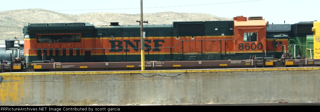 BNSF 8600